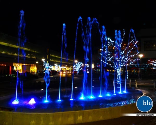 #700 Park Royal - Feature 1 - Outdoor Water Feature - Bluworld